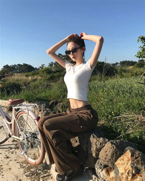 디스커버리 익스페디션 광고 Discoveryexpeditionkr 시원한 파라슈트 팬츠와 편한 웨이브제인 운동화와