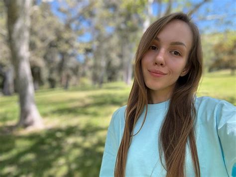 А сколько лет вы бы мне дали если бы не знали меня Хочется объективности Thank 😍