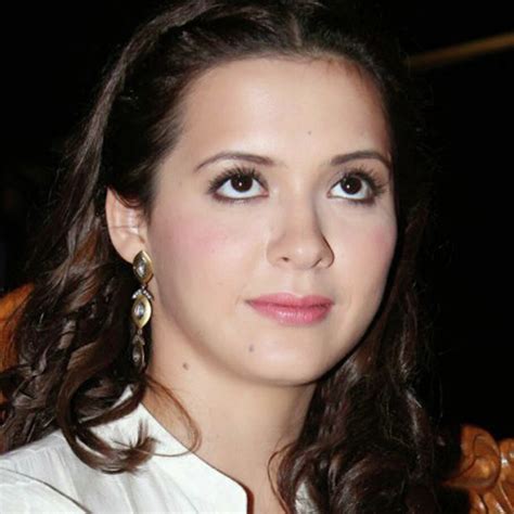 Isha Sharvani Broken Arm