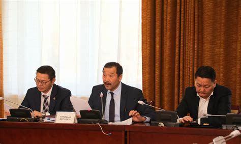 Хууль эрх зүйн орчныг сайжруулах болон санхүү төсвийн асуудлыг судалж санал боловсруулах үүрэг