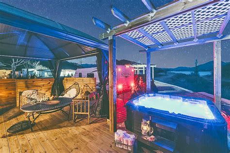 올 겨울 가볼 만한 낭만적인 겨울 여행지 추운 날씨에도 따뜻하게 즐길 수 있는 겨울 캠핑장 추천 아산 파라다이스 스파 도고 제천 디투어스캠프클럽 무주 더 스위트펜션and글램핑