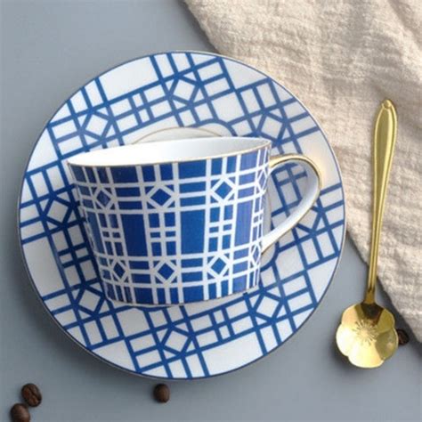 Badu Bg Ins Европейска керамична чаша Комплект чаши за кафе Креативна чаша Дом с чинийка Лъжица