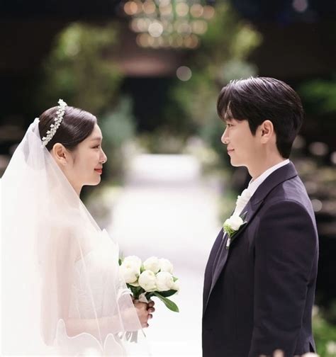 キム・ヨナ、結婚式を終えて心境を告白forestella コ・ウリムと並んだ幸せいっぱいの写真も公開 Kstyle
