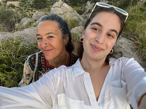 Suzie Fowlers Instagram Twitter And Facebook On Idcrawl