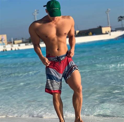 더쿠 운동자극 받게되는 유세윤 최근 몸