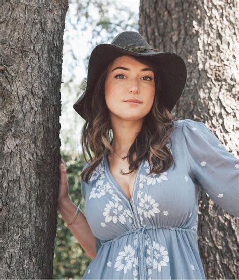 Milana Vayntrub Lily From The Atandt Commercials Rladyladyboners