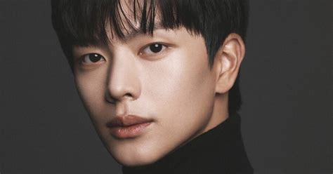 비투비 육성재 냉미남 온미남 오가는 반전 비주얼…새 프로필 컷 조선비즈