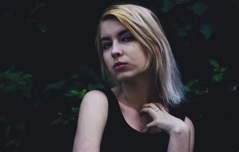 Wallpaper Look Girl Ring Girl Woman Julie Resh For Mobile And