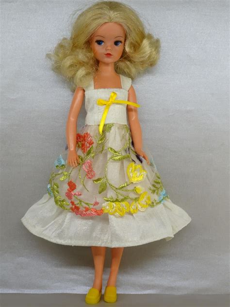 1975 Pretty Pose Blonde Sindy Doll In Handmade Dress Description