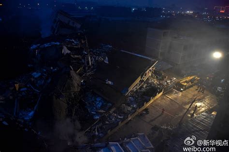 深圳山体滑坡连夜搜救现场手机凤凰网