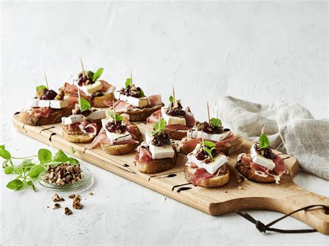 Brie Cranberry And Prosciutto Crostini With Balsamic Glaze Emborg