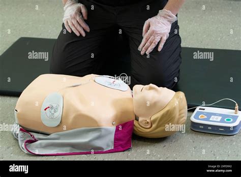 First Responce Worker Demonstrades Cpr And Proper Defibrillator