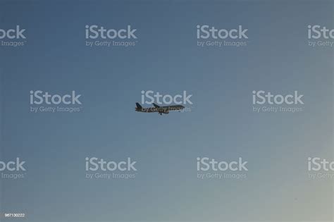 해돋이 또는 일몰에 하늘에서 여객 비행기 휴가 여행 개념입니다 몸매 이미지 0명에 대한 스톡 사진 및 기타 이미지 0명 고풍스런 공중 뷰 Istock