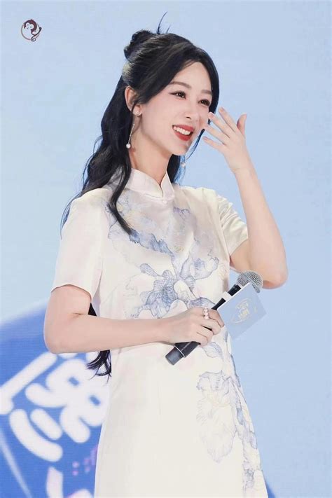 杨紫终于有美出圈造型！穿白旗袍身段玲珑，神似赵丽颖让人心动 Nestia