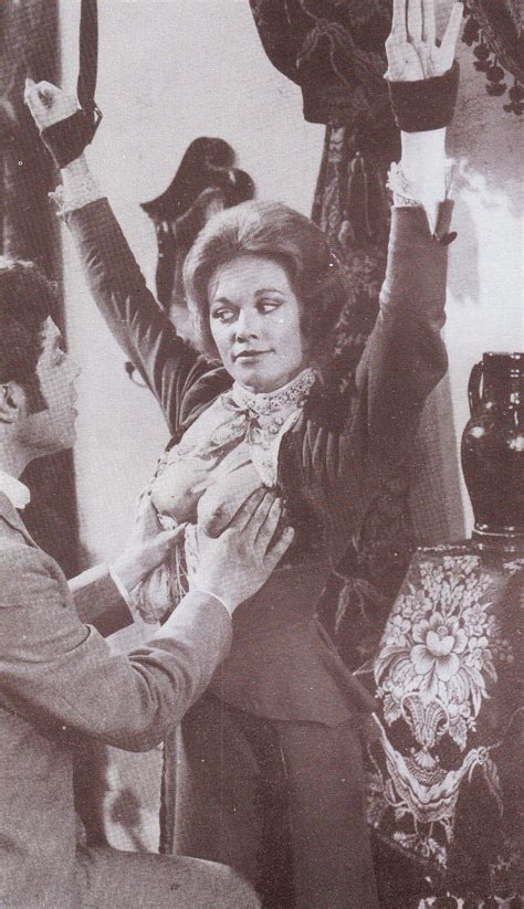 Naked Sue Longhurst In Champagnegalopp