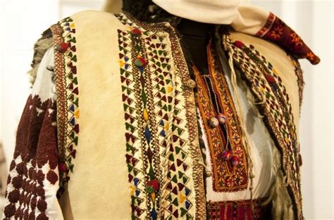 Окна Украинская национальная одежда кон Xix нач Xx выставка в Мыстецьком арсенале