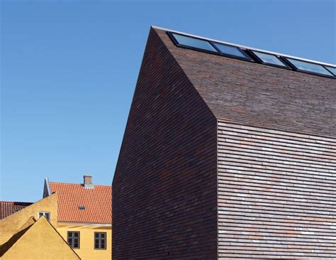 Bricks From Top To Bottom Stylepark Roof Architecture Brick Roof
