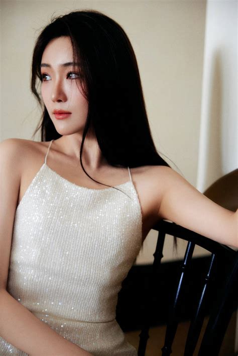 提名金鹰奖最佳女配还在开幕式精彩献唱，张可盈真是低调又有实力剧中幸运刘江