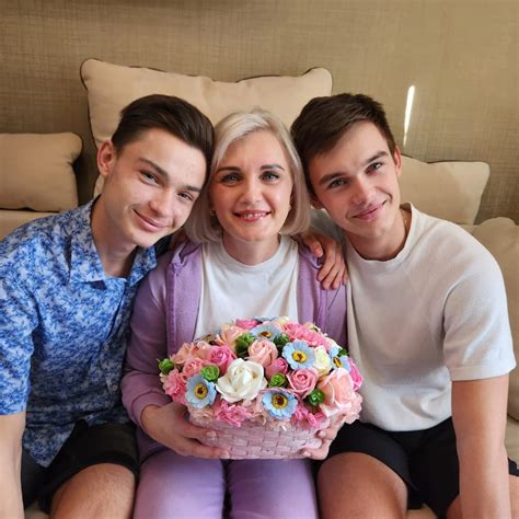 Создать мем сын полины гагариной сын ирины круг ольга орлова сын артем Картинки Meme