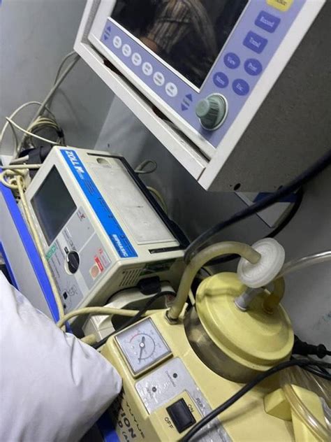 عکس فیک بیمارستان دخترانه و پسرانهسرم، اتاق عمل، کما، ای سی یو، شکستگی