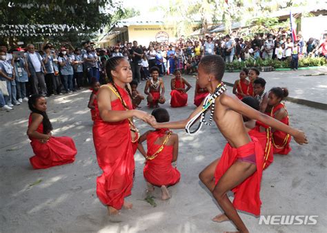 필리핀 소수민족 아에타 원주민 청소년의 전통춤