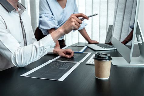 开发团队的程序员工作，编写程序软件的计算机办公，编写网站和开发数据库技术 模板素材 稿定设计