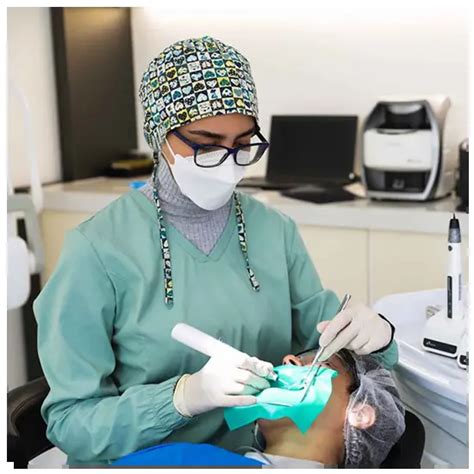 دکتر نفیسه امامی؛ متخصص درمان ریشه، عصب کشی و اندودنتیست غرب تهران