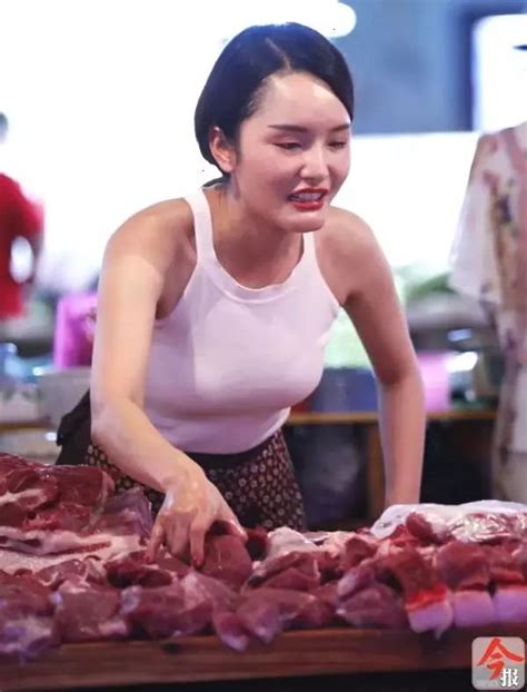 柳州菜市场有个“猪肉西施”，相亲的比买肉的多 视频
