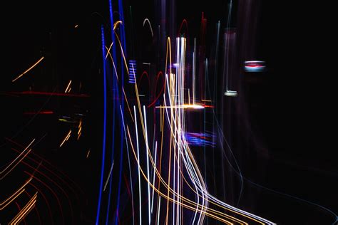 가벼운 추상화 관념적인 광 회화 긴 노출 네온 불빛 네온 아트 다이나믹한 다채로운 도시의 불빛 도시의 추상