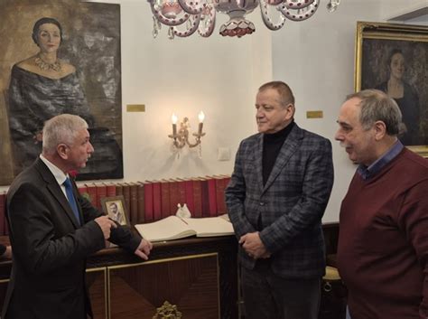 Съюзът на българските писатели се съюзява с МВР Площад Славейков