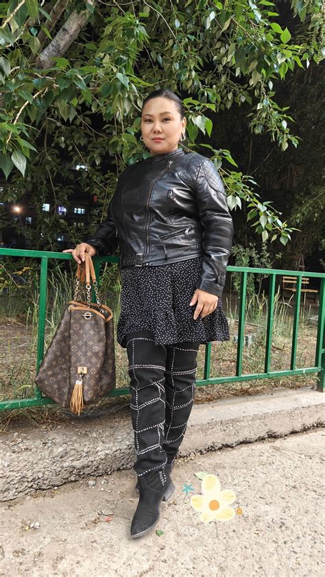 Төмөрсүхийн Сая гадаа даруулсан зургаараа стори хийх гээд таарсан гоё ая дэвсчих санаатай дуу