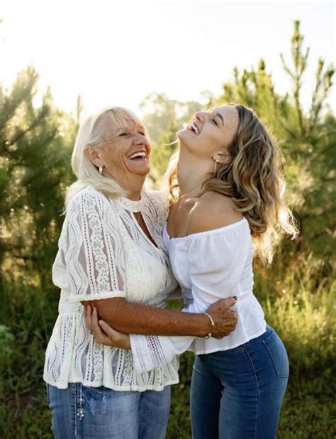 Mother Daughter Portrait Ideas Mother Daughter Photo Poses Mom