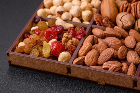 볶은 마카다미아 너트 캐슈넛 피칸 아몬드 건포도 및 드라이 베리의 혼합 0명에 대한 스톡 사진 및 기타 이미지 0명 갈색 개체 그룹 Istock