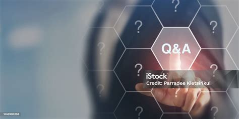 Q와 A 스마트 배경의 약어 챗봇 기술 개념입니다 인공 지능 애플리케이션 및 혁신 웹 사이트 소셜 네트워크 비즈니스에서 자주 묻는 질문 질의응답에 대한 스톡 사진 및 기타