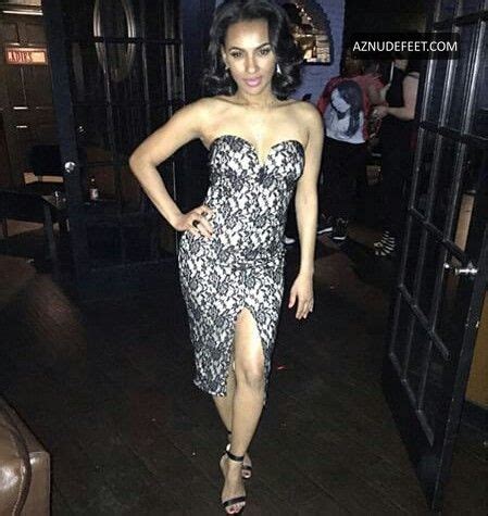 Tara Wallace Feet Aznudefeet