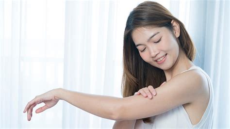 Xerosis Vs Dry Skin What S The Difference Allthingsbeauty