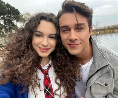 بیوگرافی بازیگر نقش آسیه در سریال خواهران و برادران سو بورجو یازقی و