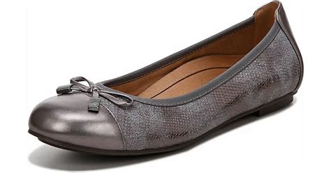 Vionic Minna Ballet Flat Shoes In Black Lyst