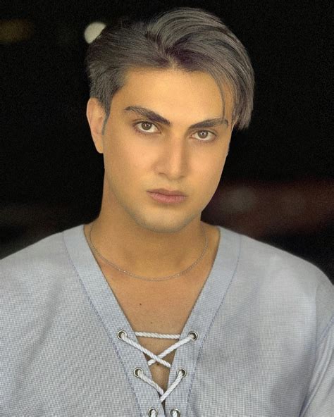 ‎محمد حسین‎ ‎حالا شما بگید آیا شباهتی هست یا نه😂 خدایی خودم متوجه اش