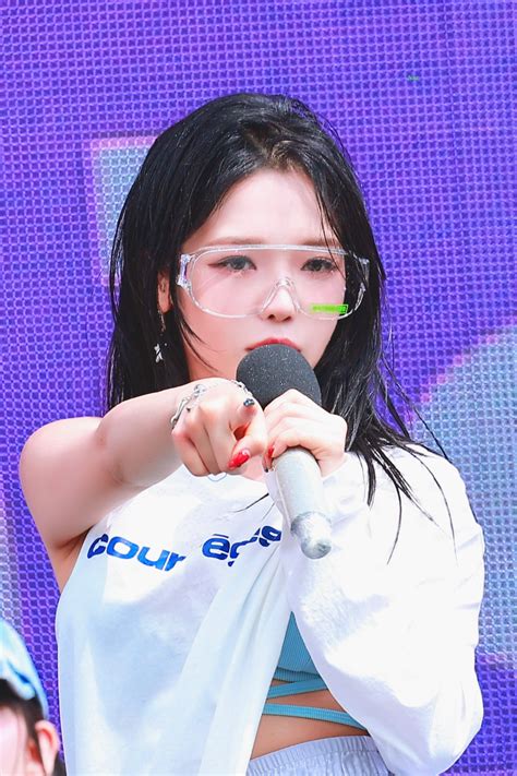 Fromis 9 Community Posts 지쎈시