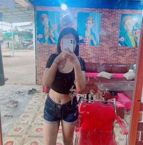 Angie មានអារម្មណ៍ថាចង់បានប្ដី Facebook