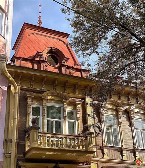 В Казани на улице Достоевского более 100 лет стоит деревянный дом Петра ...