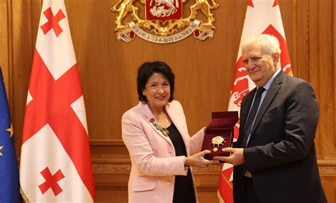 პრეზიდენტმა ამირან გამყრელიძე ბრწყინვალების ორდენით დააჯილდოვა Netgazeti • ამირან გამყრელიძე