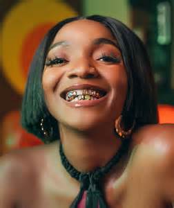 Singer Simi Flaunts New Teeth Grills Pm News