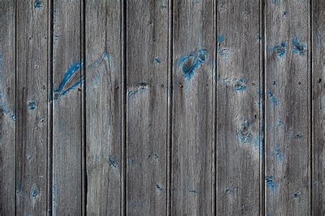 페인트와 손톱의 잔재와 오래된 나무 보드로 만든 울타리의 조각 자연 질감 배경 0명에 대한 스톡 사진 및 기타 이미지 0명