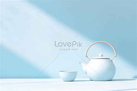 파란색 배경에 주전자