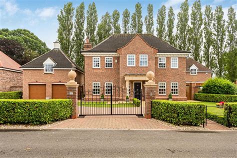 11 Oak Tree Way Bransdesburton Yo25 4 Bed Detached House £700 000