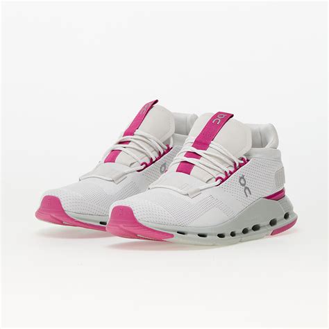 On W Cloudnova Undyed White Carnation Footshop