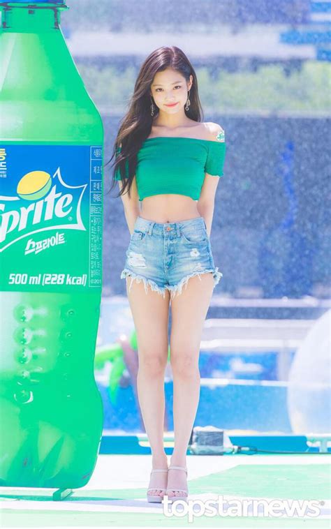 더워서 올리는 블랙핑크 제니 스프라이트 짤