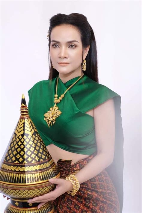 🇰🇭 Cambodian Traditional Costume Sbai Khveng 🇰🇭 In 2024 Costumes Khmer Empire How To Wear